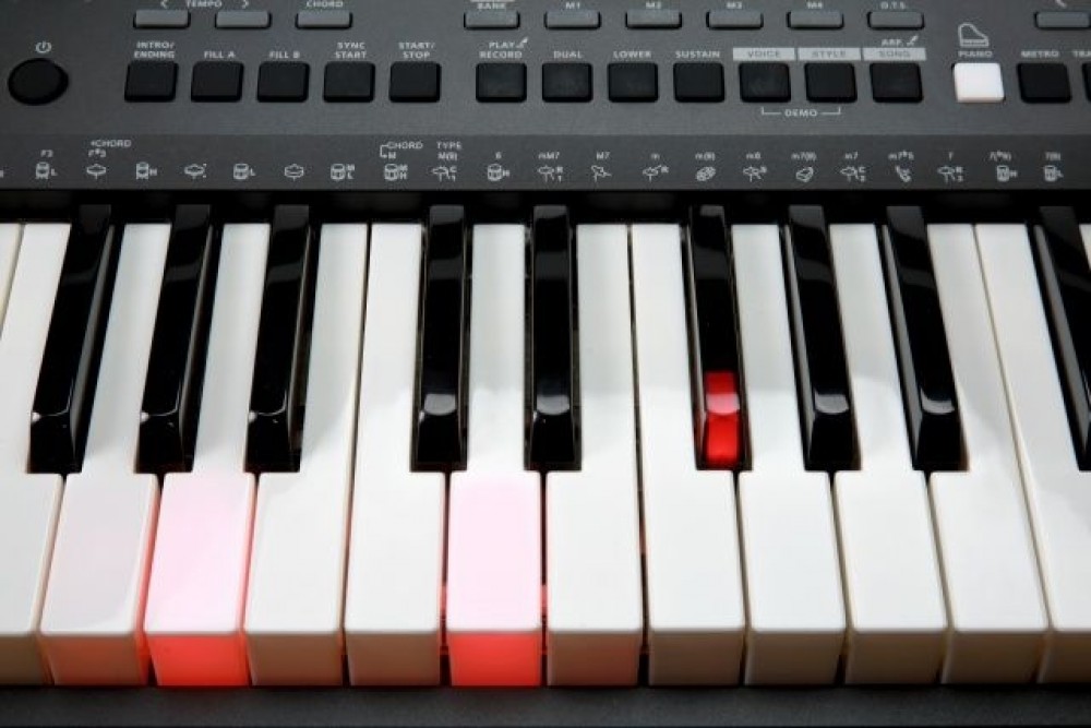 KP90L - TECLADO DIGITAL 61 TECLAS KURZWEIL CON LUCES EN TECLAS - MARCAS